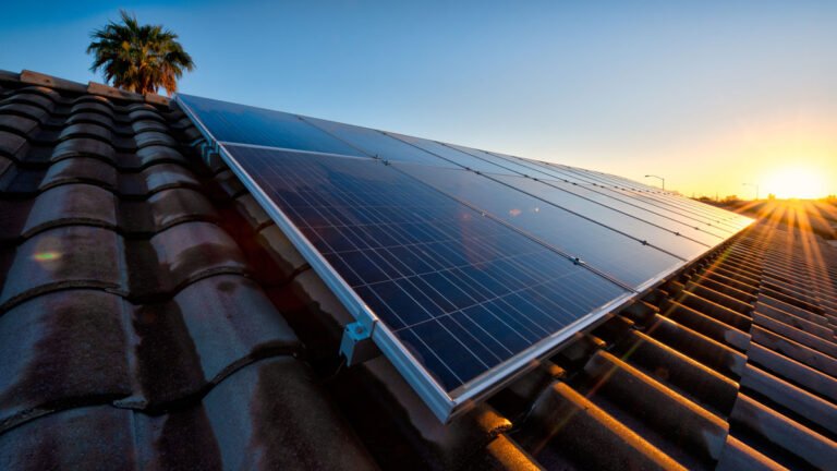 La Ciencia Detrás de la Generación de Energía Solar: Cómo Funciona un ...